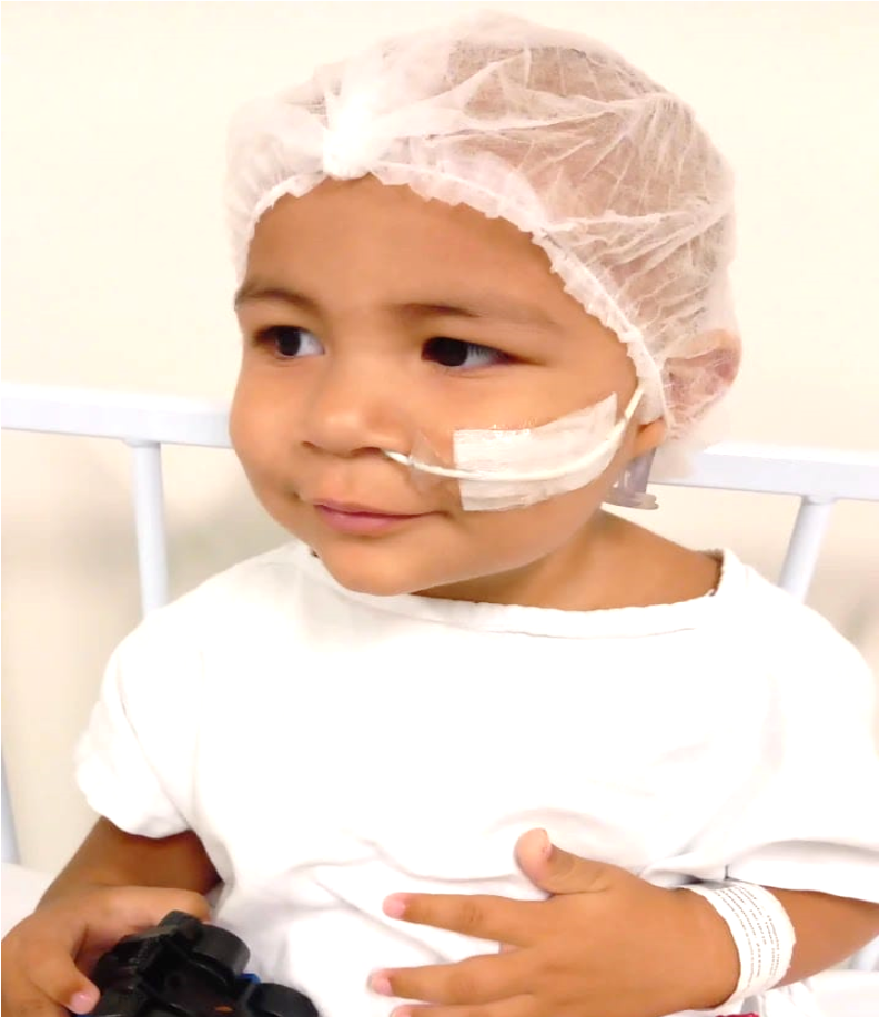 Isaac foi diagnosticado com câncer, sofre com muita dor nos ossos e ...